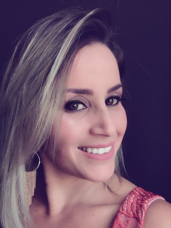 BIO - VANESSA TAVARES FOTOGRAFIA